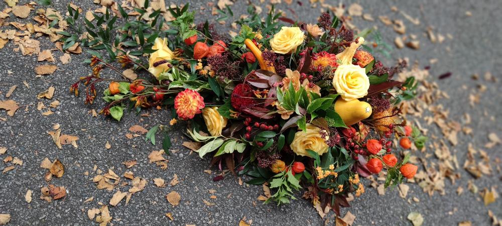 Funeral flowers from coffin sprays and sheaves to posies and bespoke ...